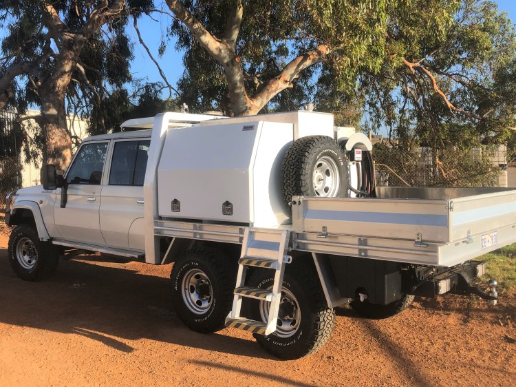 custom-ute-tray-fuel-transfer-tank-and-access-steps – Call 0428 358 800